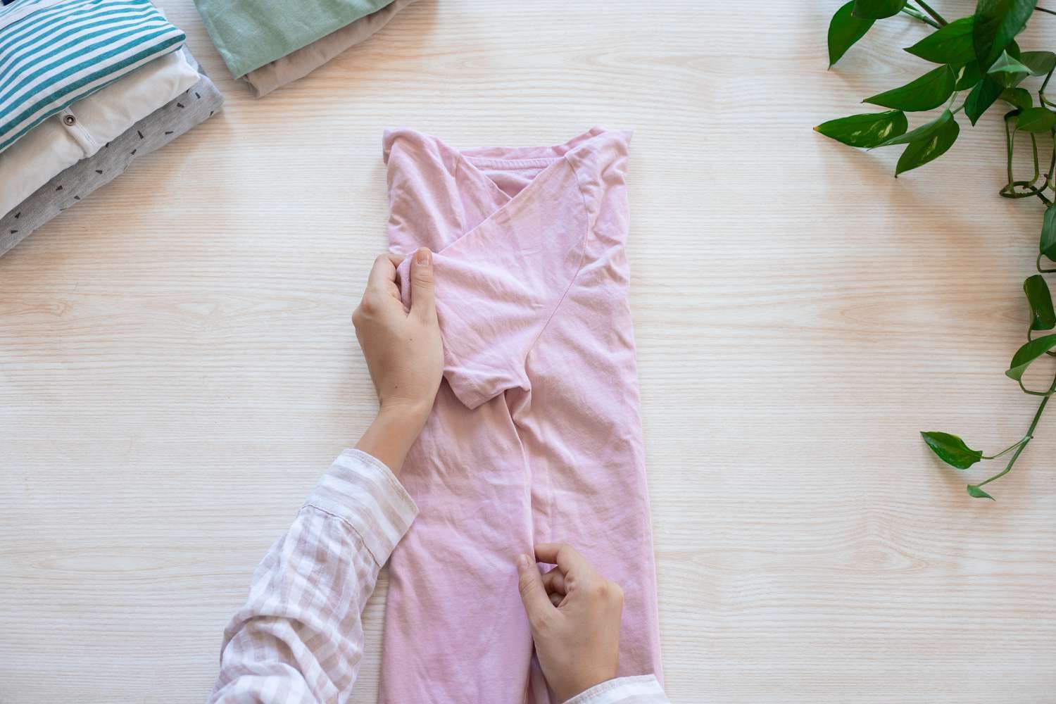 How To Fold A Shirt In Simple Ways 2026